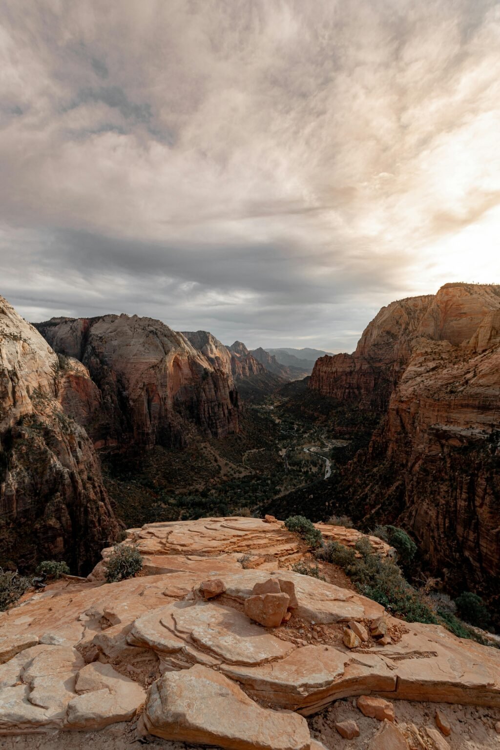 10 America's Most Iconic Day Hikes Every Hiker Should Try in the US - HBD